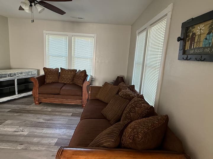 Rose Dale Farmhouse - Pleasanton, KS