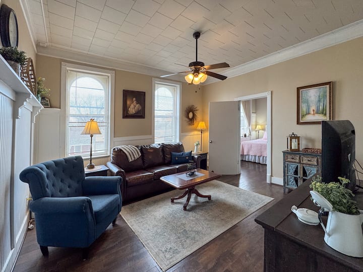 Mulholland Lofts #1 - Sleeps 6 - Nauvoo, IL