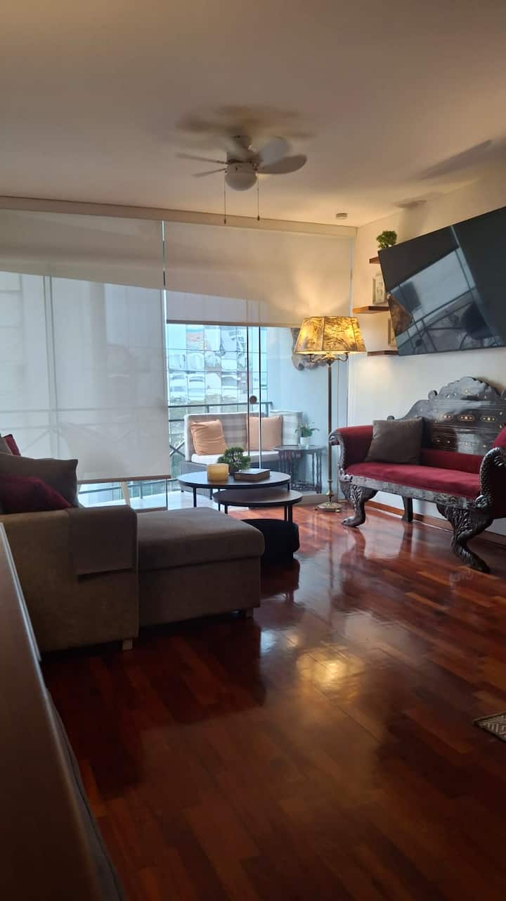 Amplio Departamento Miraflores, Cerca A Larcomar - Lima