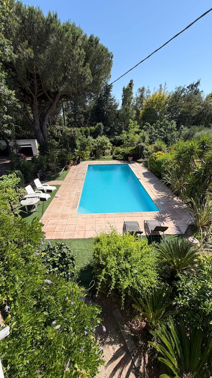 Fréjus : Appart Avec Grande Piscine, Plage Proche - Fréjus