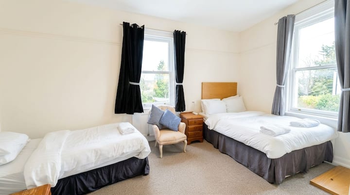 Self Contained Unit With Kitchenette Near Heathrow - Slough