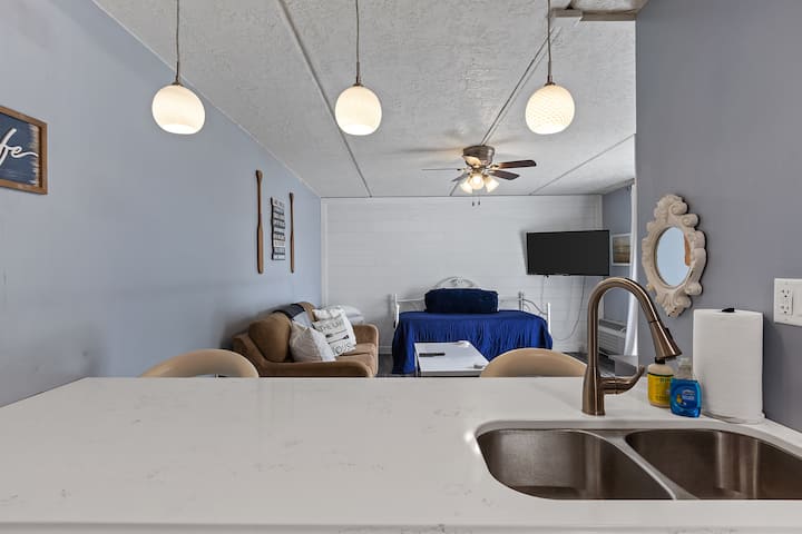 Condo With Private Balcony And Harborage View! - Clear Lake, IA