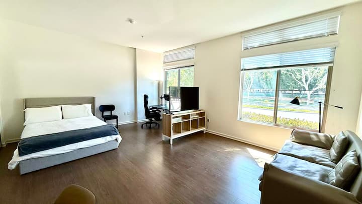 Chic Studio Near Luxury Irvine Community - Irvine, CA