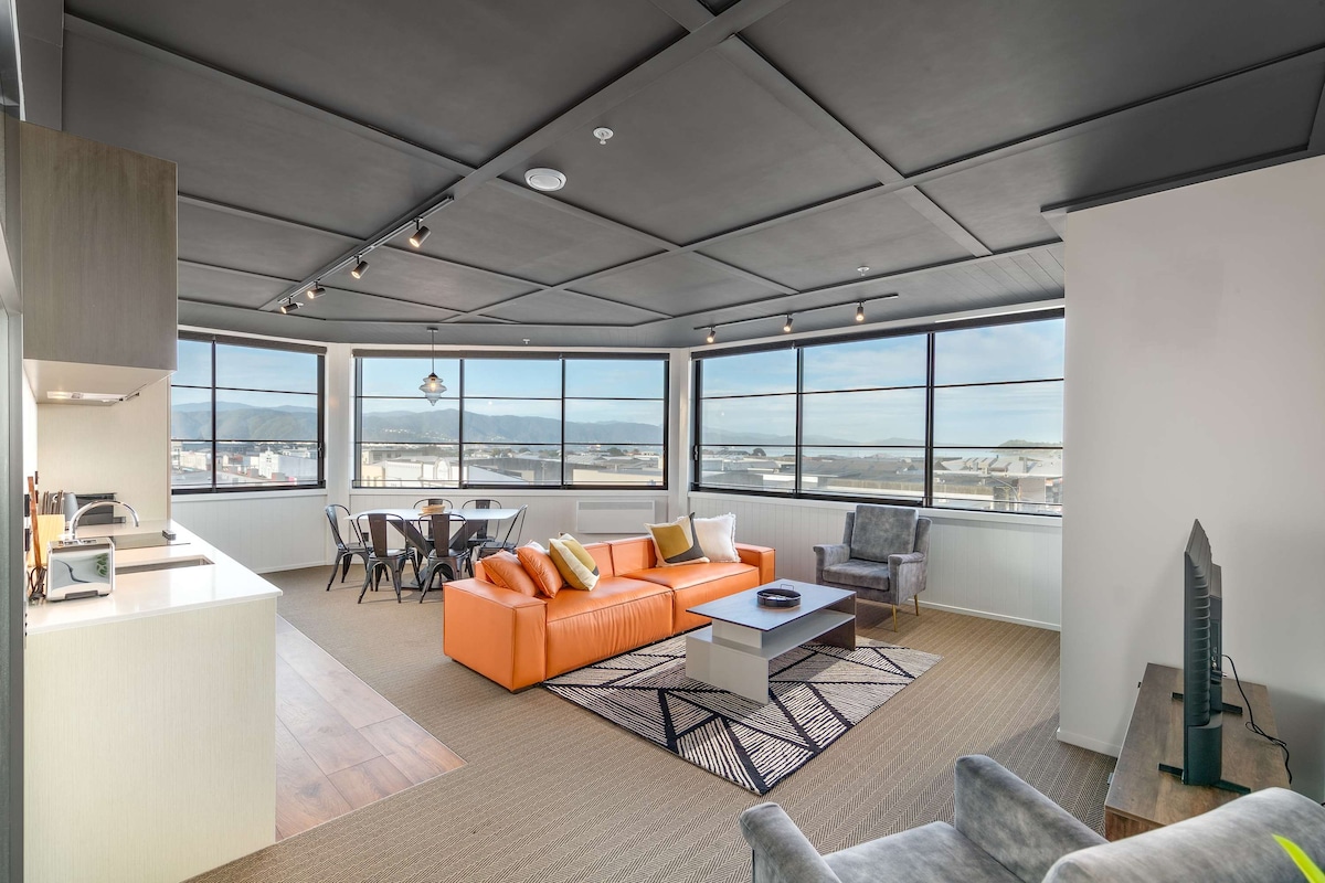 Vibrant 3BR Petone Stay w Foosball & Harbour Views - Flats for Rent in ...