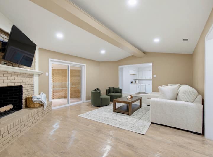 Spacious Newly Remodeled 4br Home Near Fairpark! - Mesquite, TX