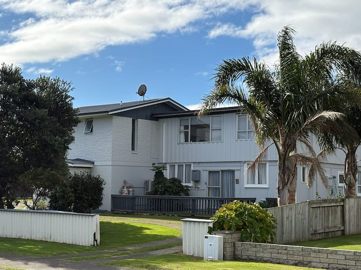 2-bedroom Beach Pad - Waihi Beach