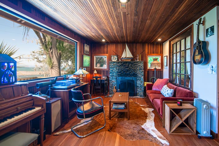 The Dreamboat  •Romantic Soaking Tub• Jenner Ca - Russian River, CA