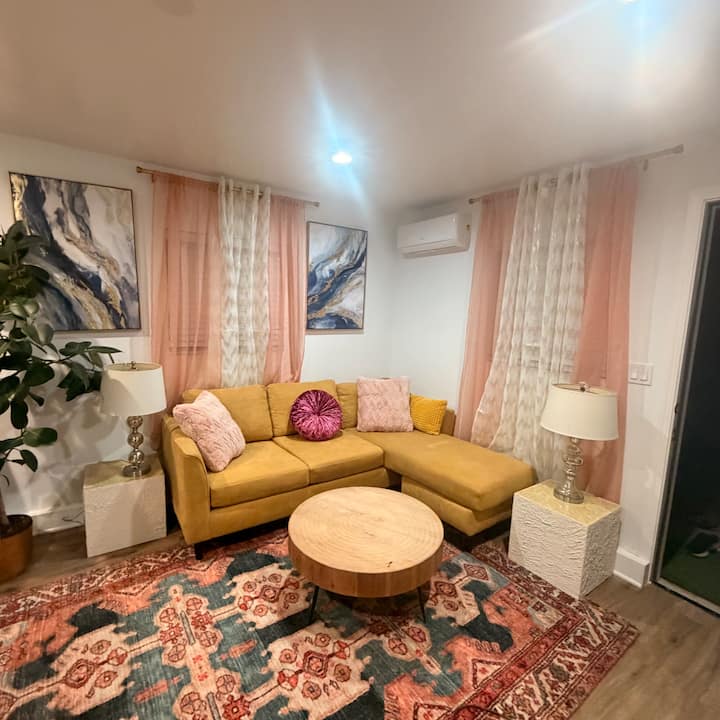 Affordable Stylish Comfort In The Heart Of Concord - Walnut Creek, CA