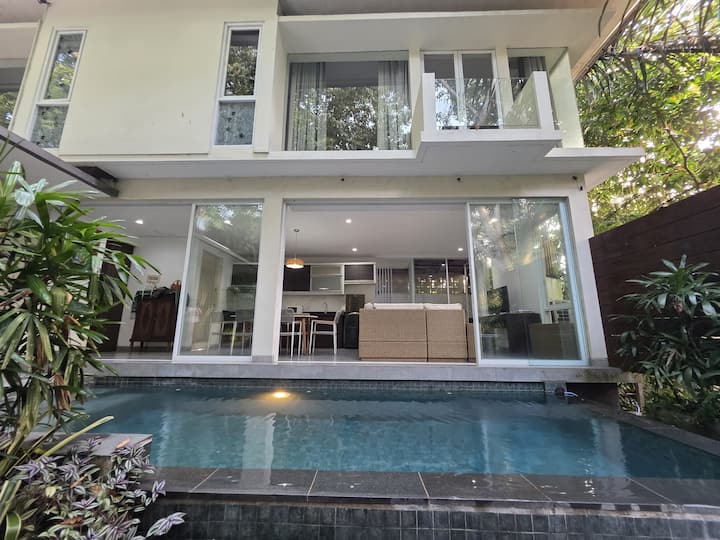 Ubud Jungle Villa With Waterfall Views - Ubud