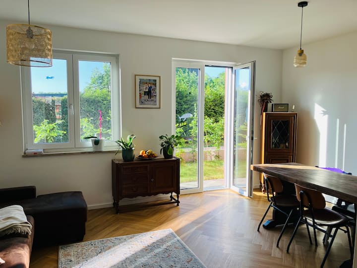 Family Friendly 3 Bedroom Apartment With Garden - Berlijn