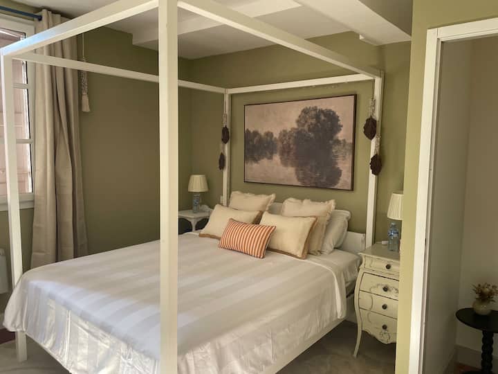Chambre Athos: À Plus, Chambres Dhôtes - Lectoure
