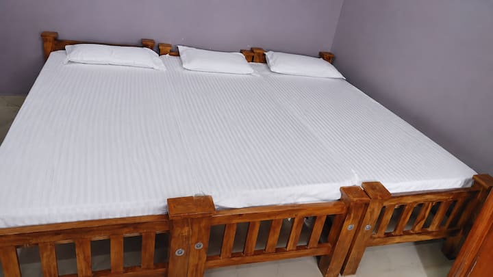 Hotel Sabareesh Triple Ac Room - Kanyakumari