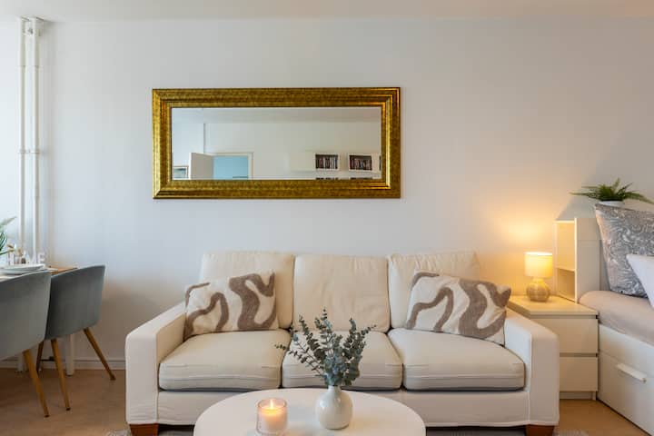 Helle Und Moderne Wohnung In Mitte - Berlin