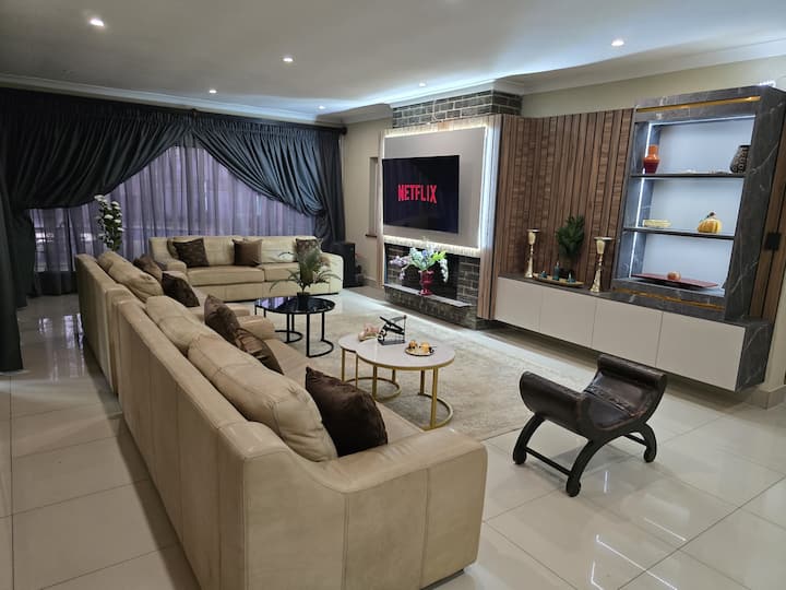 Solar Pwrd House With Pool And Entertainment Area - Randburg