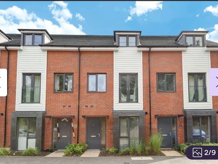 Charming 4-bed Terraced Home, City Centre - Henley-on-Thames