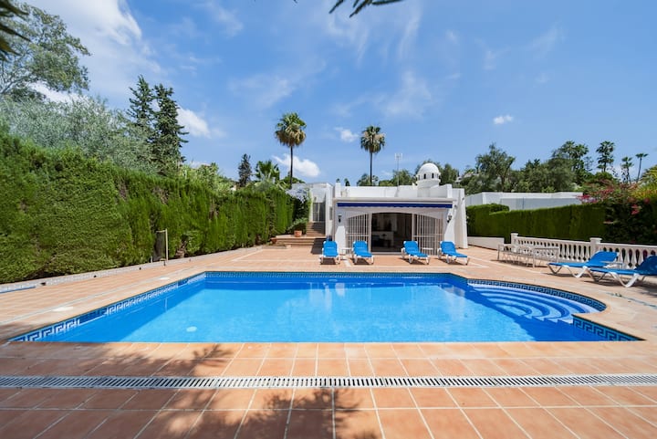 S08 Single Level Villa With A Private Pool - Sitio de Calahonda