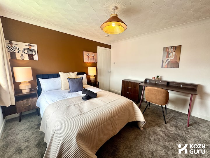 Kozyguru | Middleton | 4 Br Charming Hse Parking - Rochdale