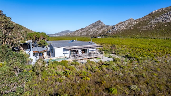 Rock Jumper Country House | Escape In Rooi-els - Pringle Bay