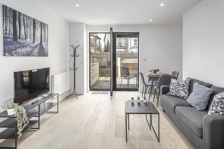 Chic 1br Duplex Near Bromley Centre - 브롬리