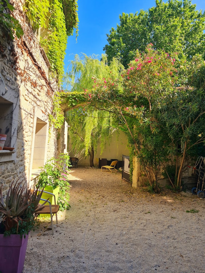Gîte Maison De Village - Nîmes