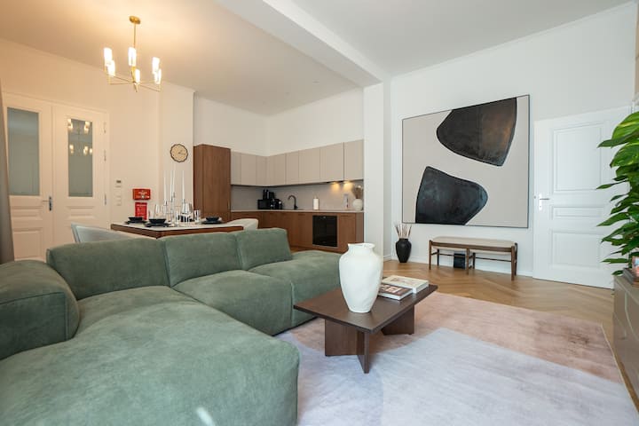 Modern 2-bedroom Flat - Prime Landstrasse Location - Austria