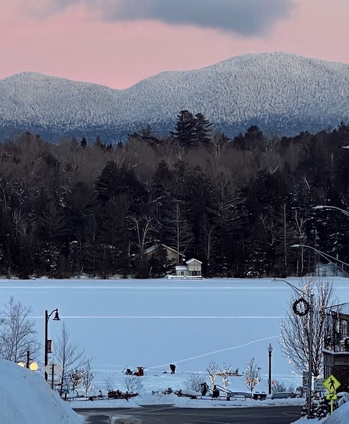 Five Minute Walk To Main Street & Mirror Lake - Lake Placid, NY