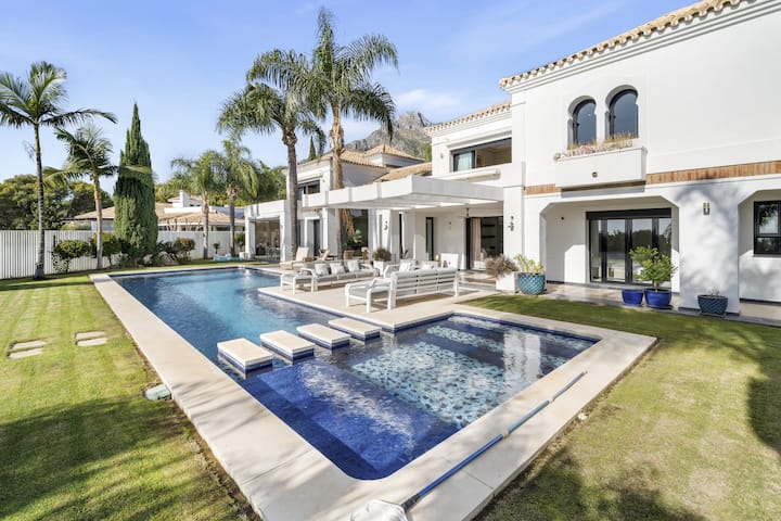 Exceptional Villa In Prestigious Nagueles - Marbella