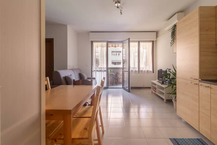 Bright And Cozy Open-space With Balcony In Bologna - Bolonia