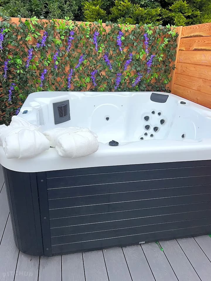 Tyddyn Adi Glamping Pods - Portmeirion