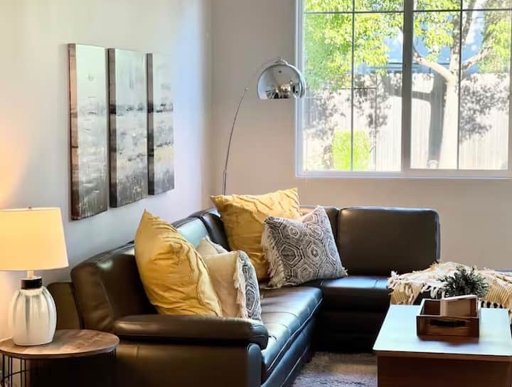 Relaxing Equestrian Area Retreat - Rancho Cordova, CA