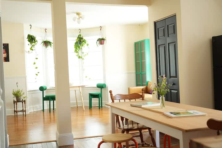 Furnished 3 Bedroom Apt Across From Buchanan Park - Lancaster, PA