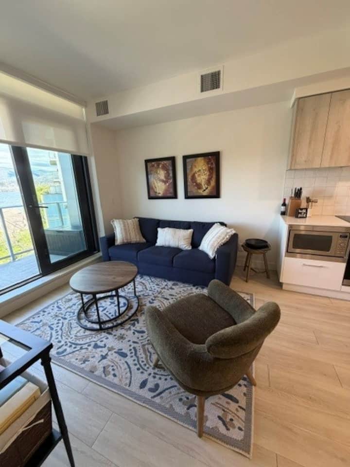 Aqua One Luxury Resort - The Carry-on - Kelowna