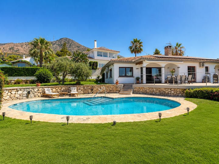 Luxury Villa With Pool And Mediterranean Gardens - ベナルマデナ