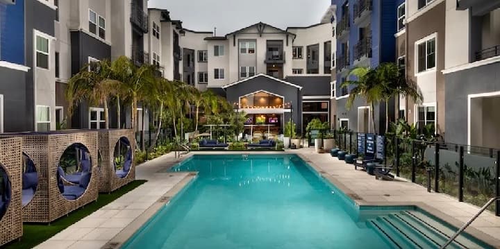 Luxurious Anaheim Apartment - Anaheim, CA