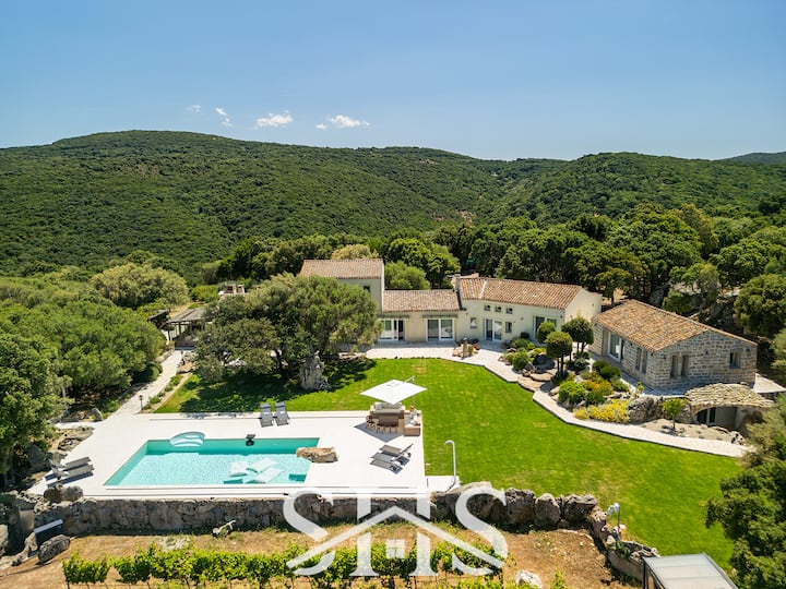 Golden Silence Retreat: Lusso, Privacy E Natura - Sardinien