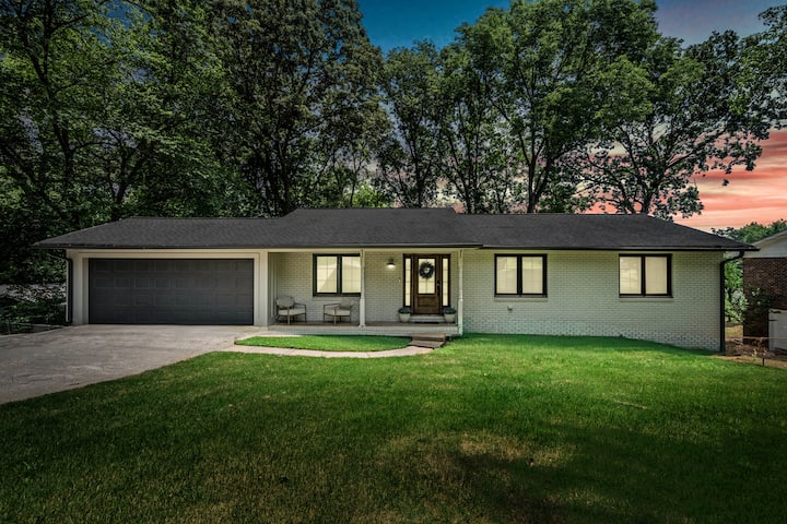 Renovated Ranch | 3 King Beds Near Ksu - Kennesaw, GA