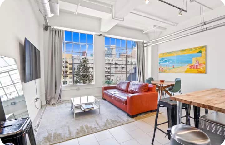 Gorgeous Sun-soaked Loft• Pool• Free Parking• Gym - Los Angeles, CA