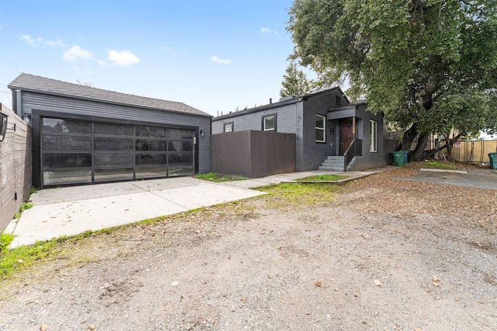 Beautiful Hayward 2-bedroom - Hayward, CA