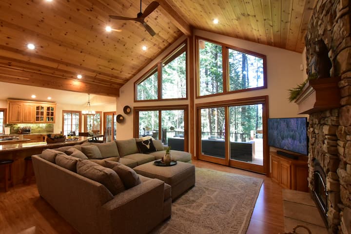 Basecamp Luxury Lake Almanor Cabin - Chester, CA
