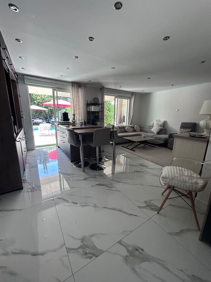Maison En Ville Avec Piscine Face A L'arbre Blanc - Palavas-les-Flots