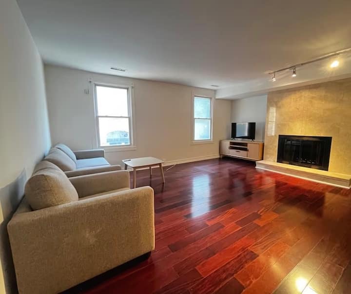 South Street 2br- A Summer Stay Done Right - Philadelphie, PA