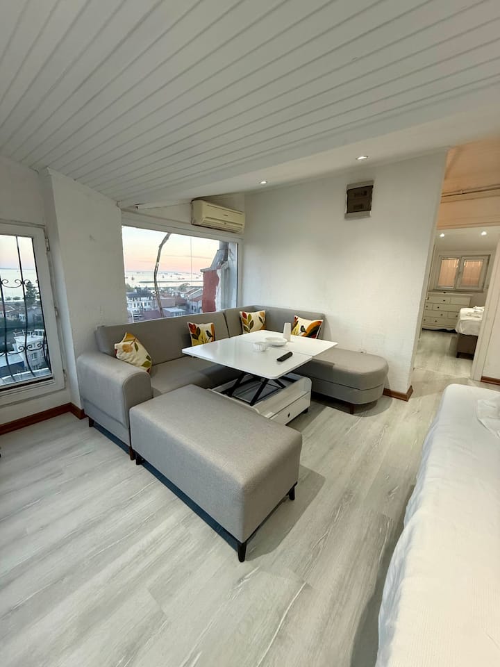 Apartment With Sea View And Two Balconies. - Estambul