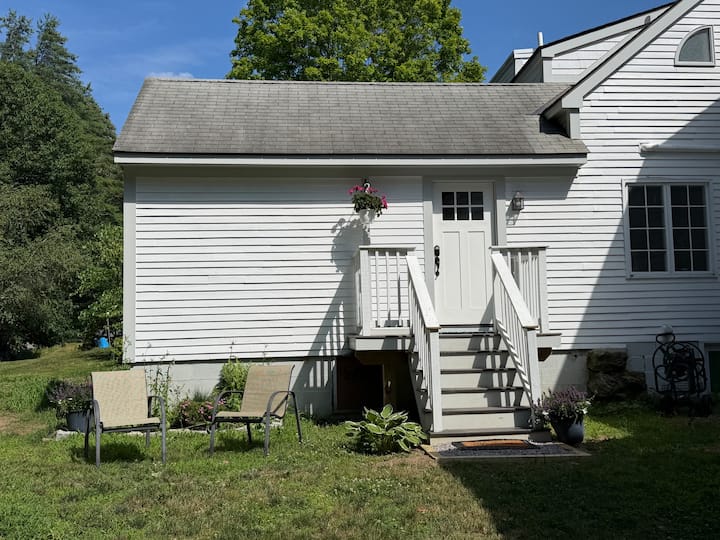 Charming Coastal Retreat Near Beach & Portsmouth - North Hampton, NH