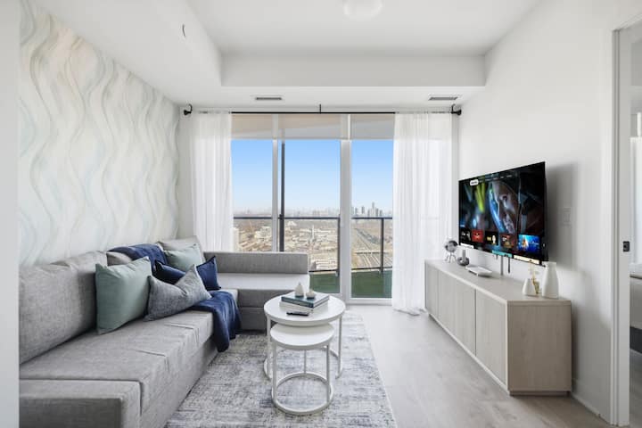 Bright Condo Retreat | Skyline Views & Balcony! - Toronto