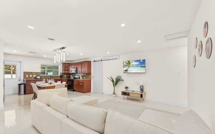 Spacious Designer Home By Cityplace & Palm Beach - West Palm Beach, FL