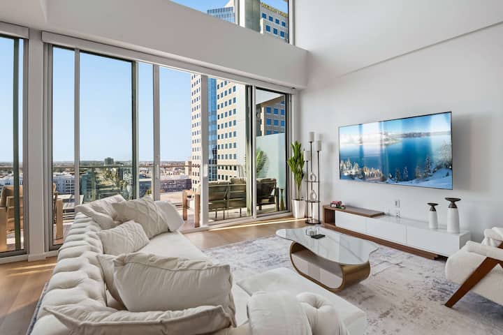 Penthouse Ocean Retreat With In & Out Parking - Long Beach, CA