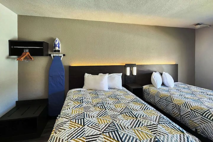 3 Pet Friendly Units | 1 Mile From Red Oak Cafe - League City, TX