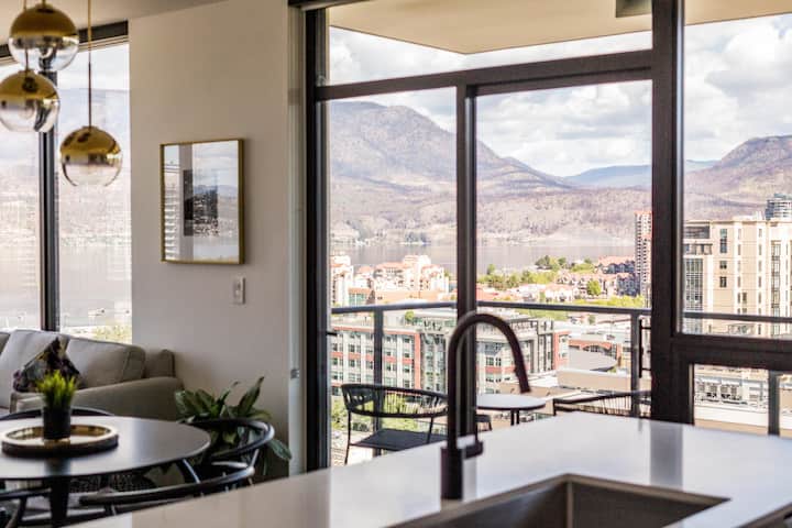 Panoramic Lake Views 17th-floor 2-bed · Sleeps 4 - Kelowna