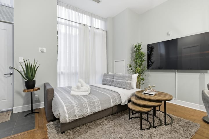 Stylish St. Lawrence Townhouse + 1 Free Parking - Toronto