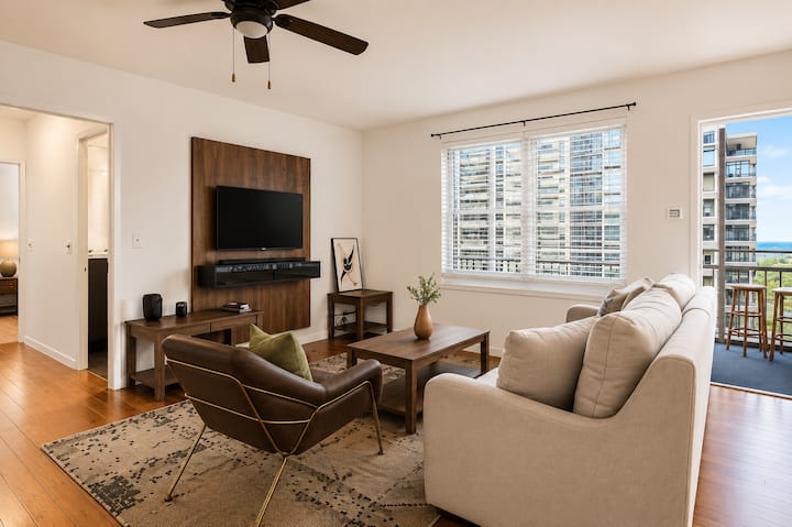 World Cup Downtown 2br Retreat | Balcony Views - Atlanta, GA